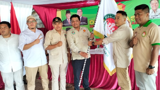 Penyerahan SK Dan Pataka Menandani Pelantikan DPC PAPERA Kota Bekasi ...